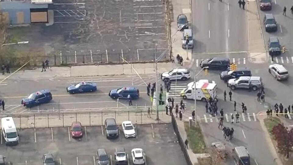 Massive police response at downtown Detroit crime scene - NewsBreak