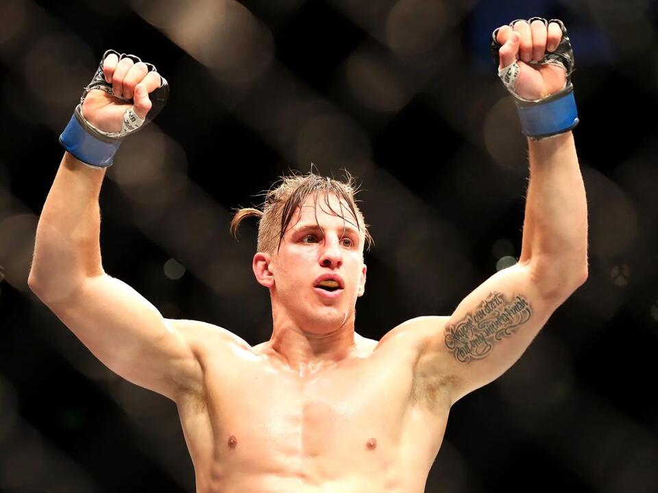 Video: Former UFC fighter scores $1 million submission to close out ...