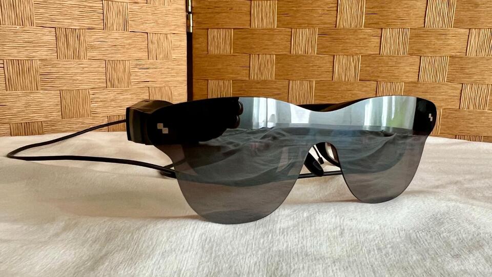 Which Are the Better Smart Display Glasses: RayNeo Air 4 Pro vs. XReal ...