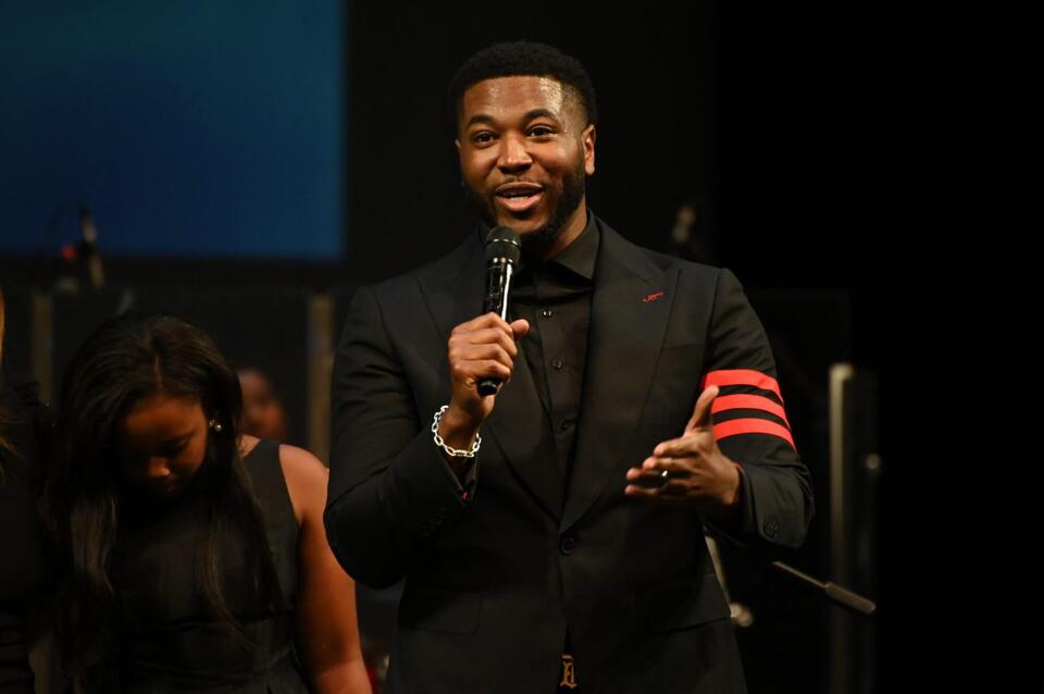 Jovonta Patton’s installation draws gospel music royalty - NewsBreak