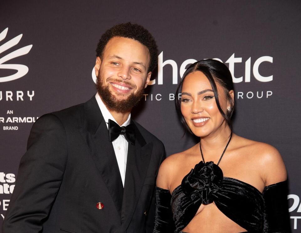 Whew! Fans Are Going OFF Over Steph Curry’s Sweet Message For Ayesha ...