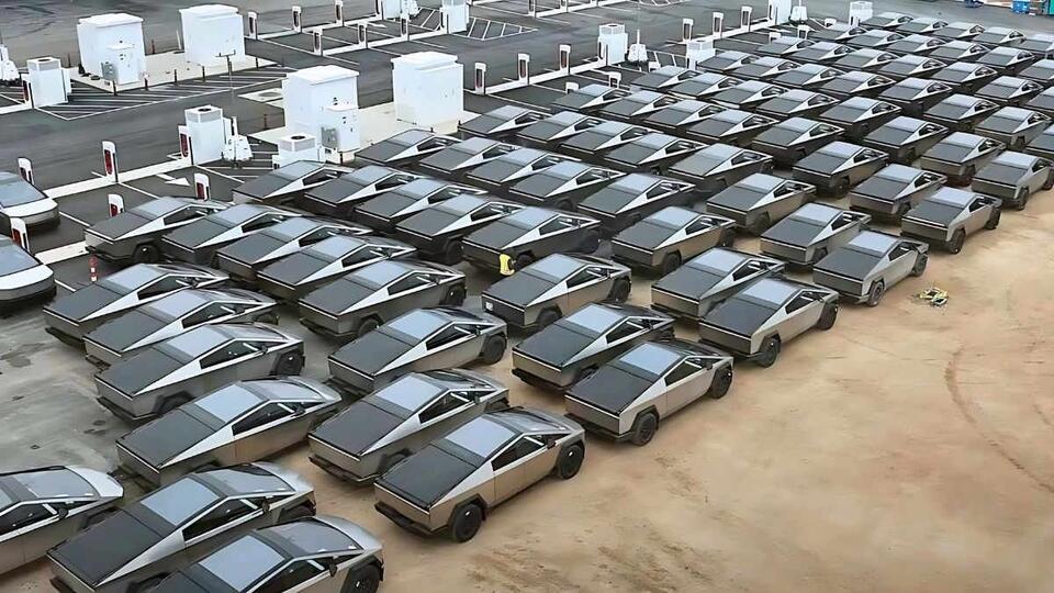 Tesla Cybertruck Owners Propose: “Jeep Owners Leave Rubber Ducks on ...