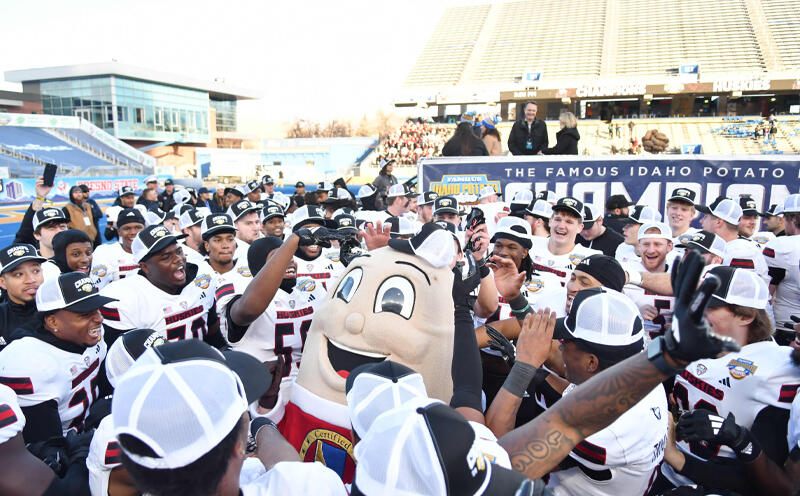 Spuddy Buddy steals the spotlight at the Famous Idaho Potato Bowl ...