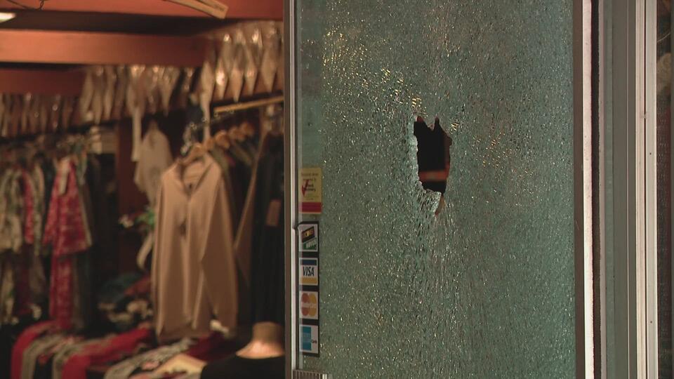 Police: Man uses hatchet to bust out at least 37 windows at 11 Newark ...