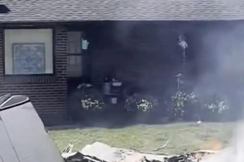 Plane crashes in front yard of family home as neighbors rush to pull ...