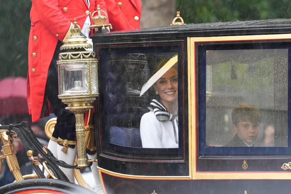 Wellwishers praise ‘hardworking’ Princess of Wales as she returns to ...