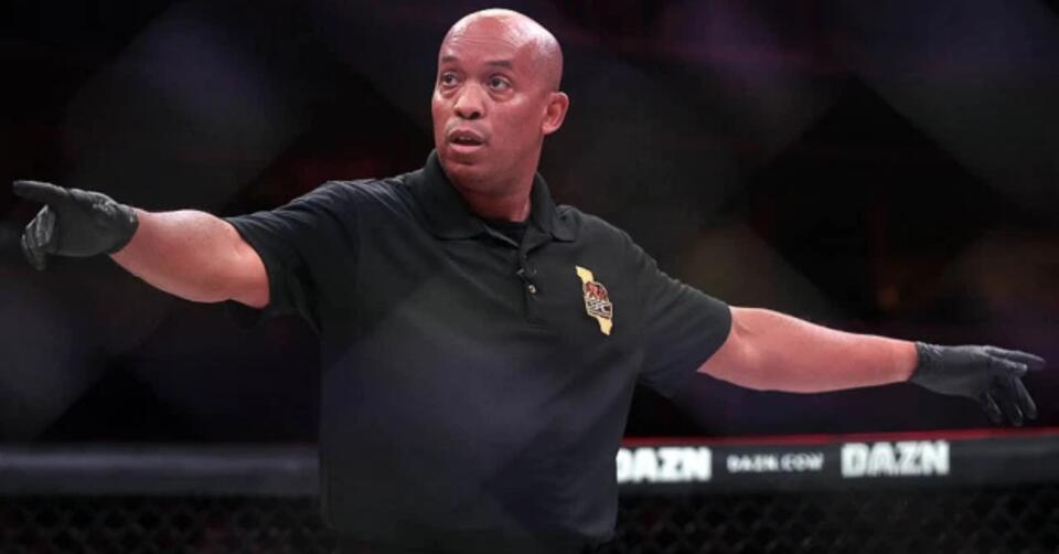 Referee Mark Smith Tears His ACL During UFC 324 Fight - NewsBreak