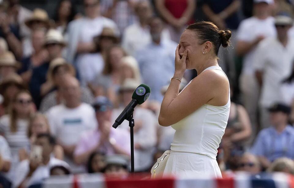 Amanda Anisimova Can’t Stop Crying As She Talks to Her Mother During ...