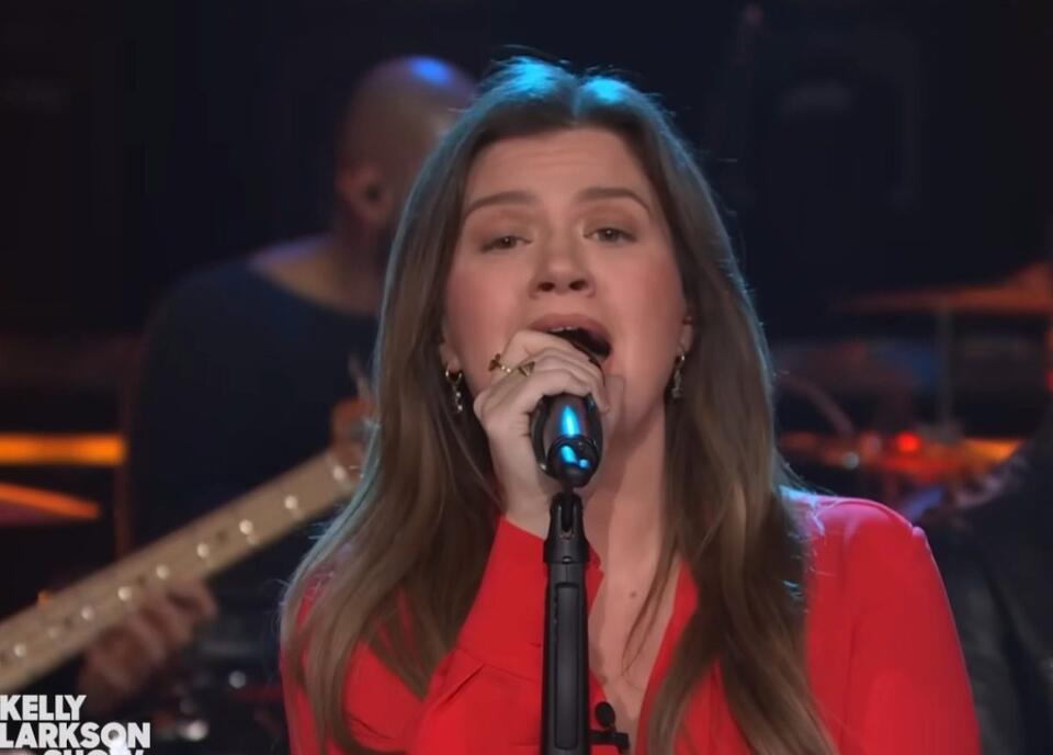 Kelly Clarkson Delivers Knockout Rendition Of The Red Clay Strays Song ...