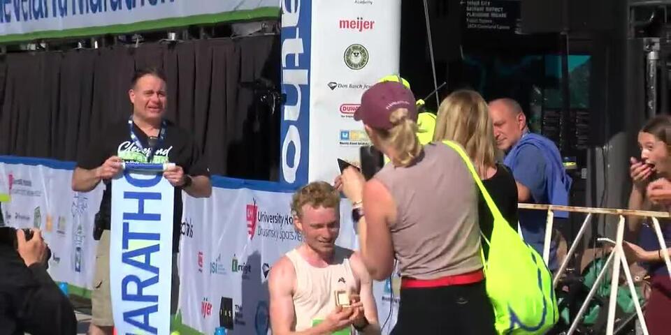 Marathon runner repeats win, proposes to girlfriend at the finish line ...
