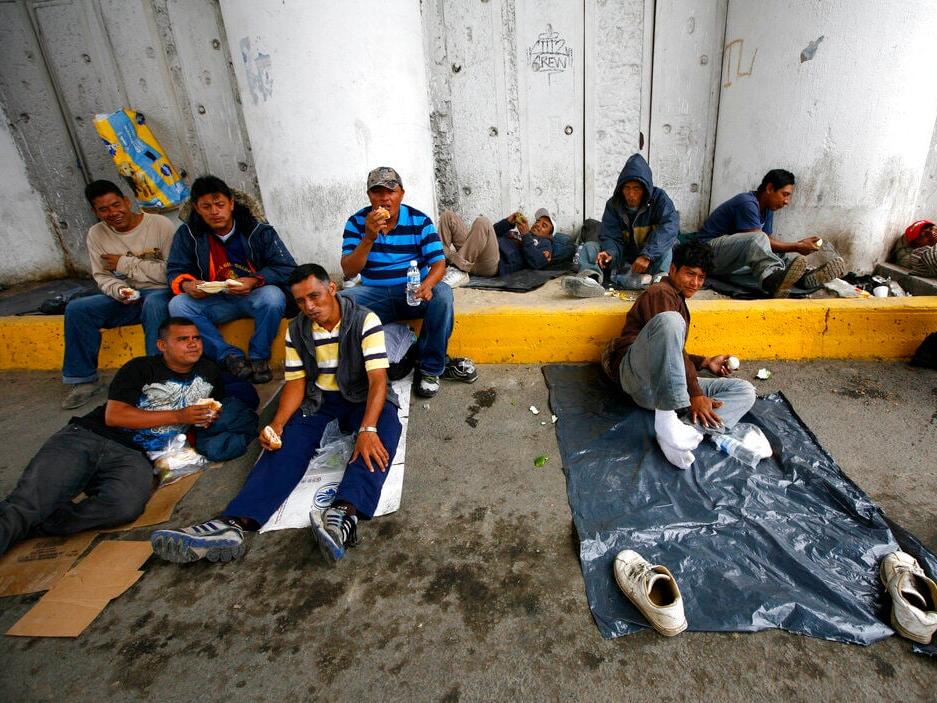 Barrio Azteca gang member sentenced to 10 years for holding migrants ...