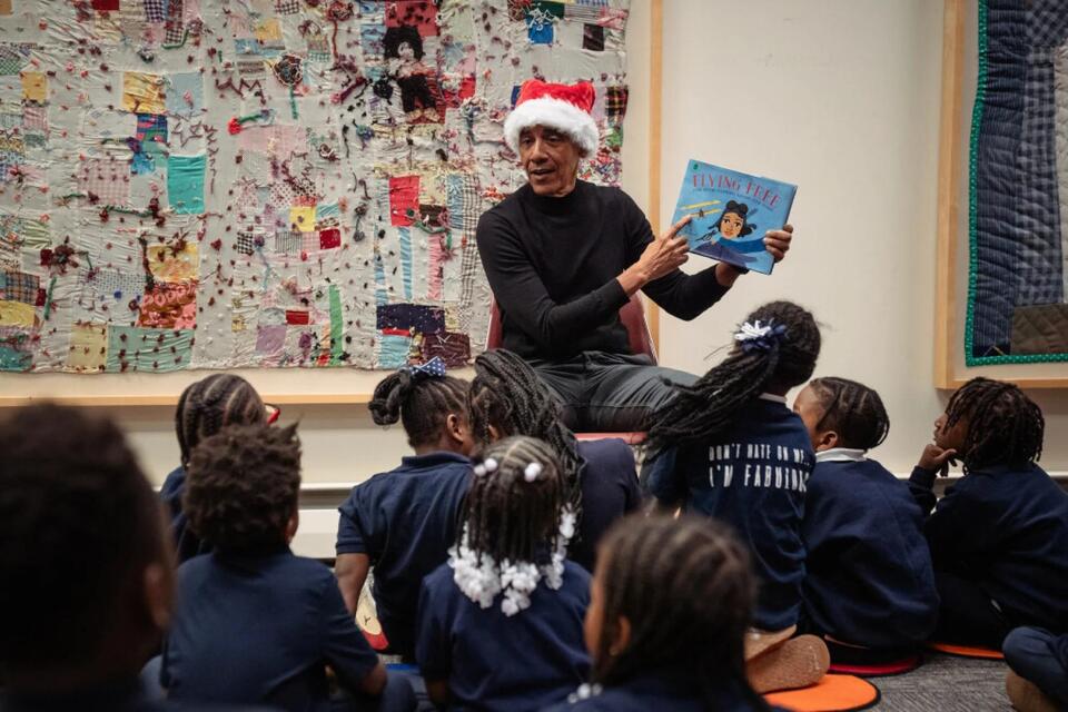 Barack Obama in Santa hat surprises school children during visit to ...