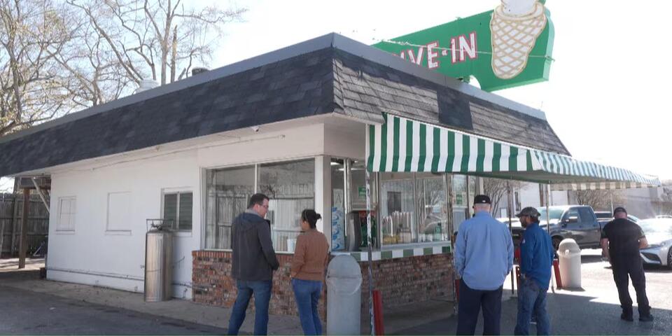 Edd’s Drive-In reopens in Pascagoula after week-long renovation - NewsBreak