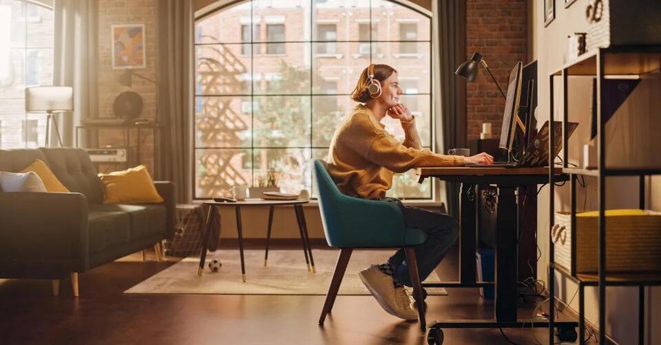 14 Work-From-Home Jobs That Pay $60,000 or More - NewsBreak