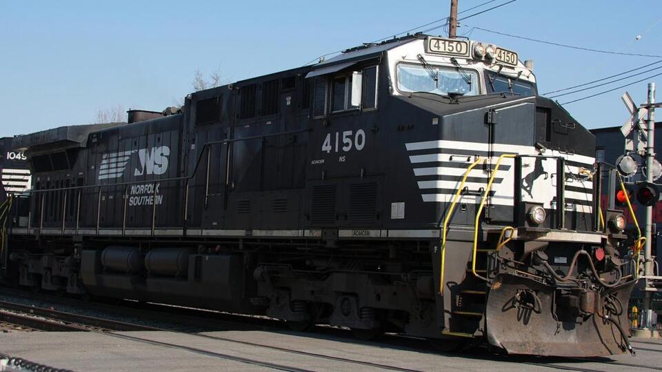 Norfolk Southern to give Amtrak trains top priority after DOJ ...