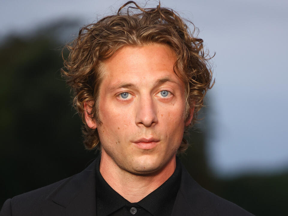 Fans Are Saying 'Yes Chef' to Jeremy Allen White's Steamy New Calvin ...