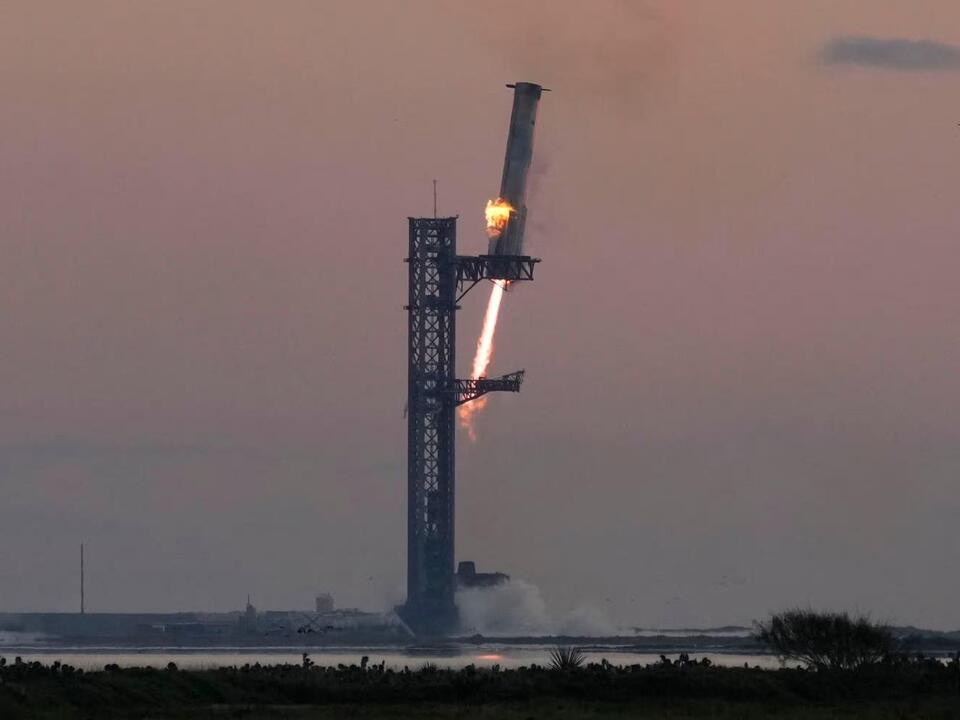 Elon Musk celebrates successful SpaceX rocket landing in Texas ...