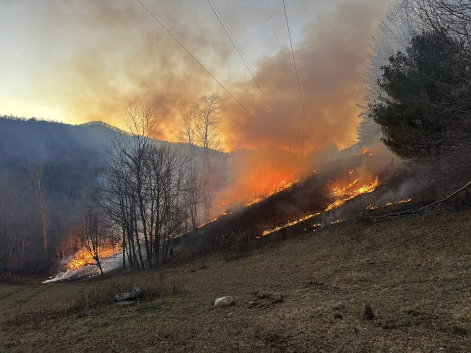 Elk Valley wildfire tests Avery County’s emergency response - NewsBreak