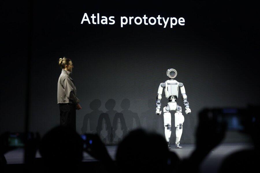 Hyundai union moves to block humanoid robots from assembly lines ...