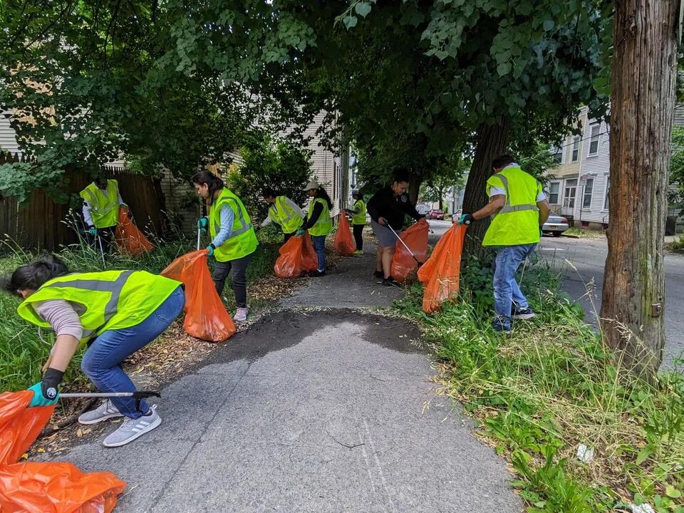 Volunteers collaborate for a cleaner community, collect 195 pounds of trash