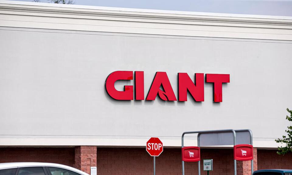 Central Pa. shopping center, anchored by Giant, sold for nearly $11M ...