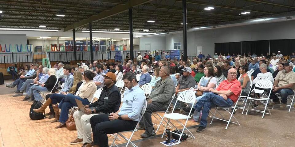 Discussion of Abernathy AI data center draws crowd at town hall - NewsBreak