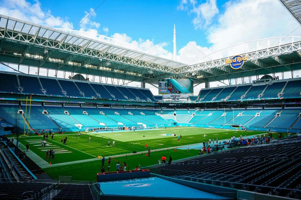 List of Indoor and Outdoor NFL Stadiums: How Many NFL Stadiums Are ...