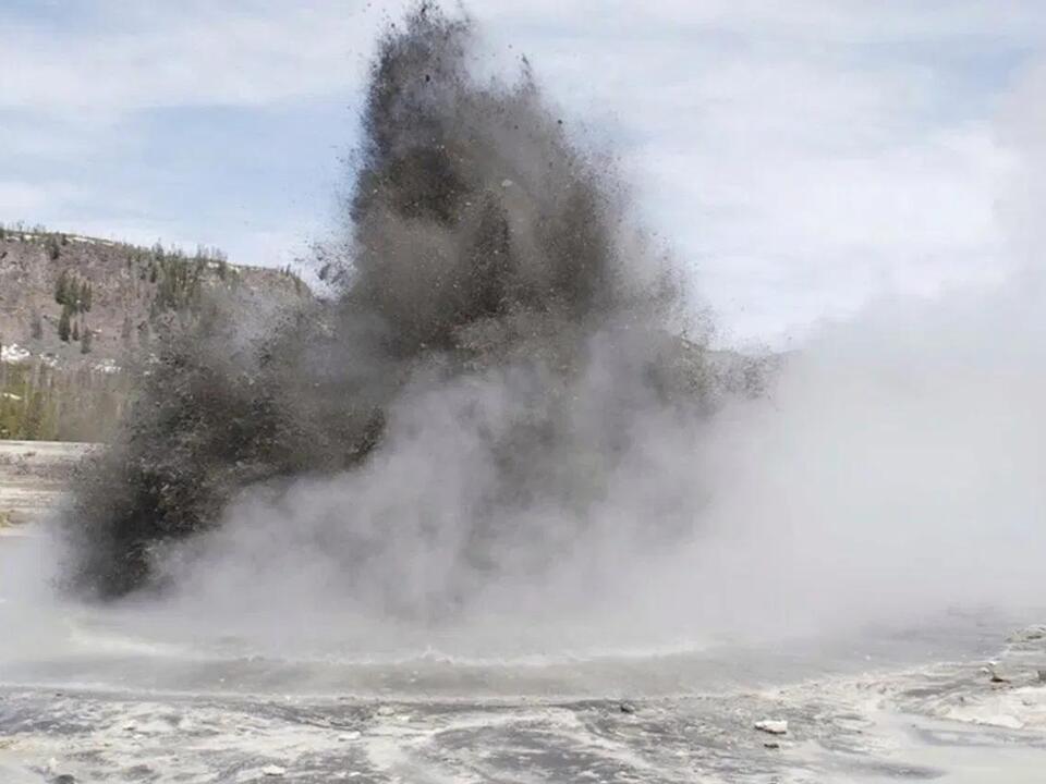 Seismologist explains the hydrothermal explosion at Yellowstone