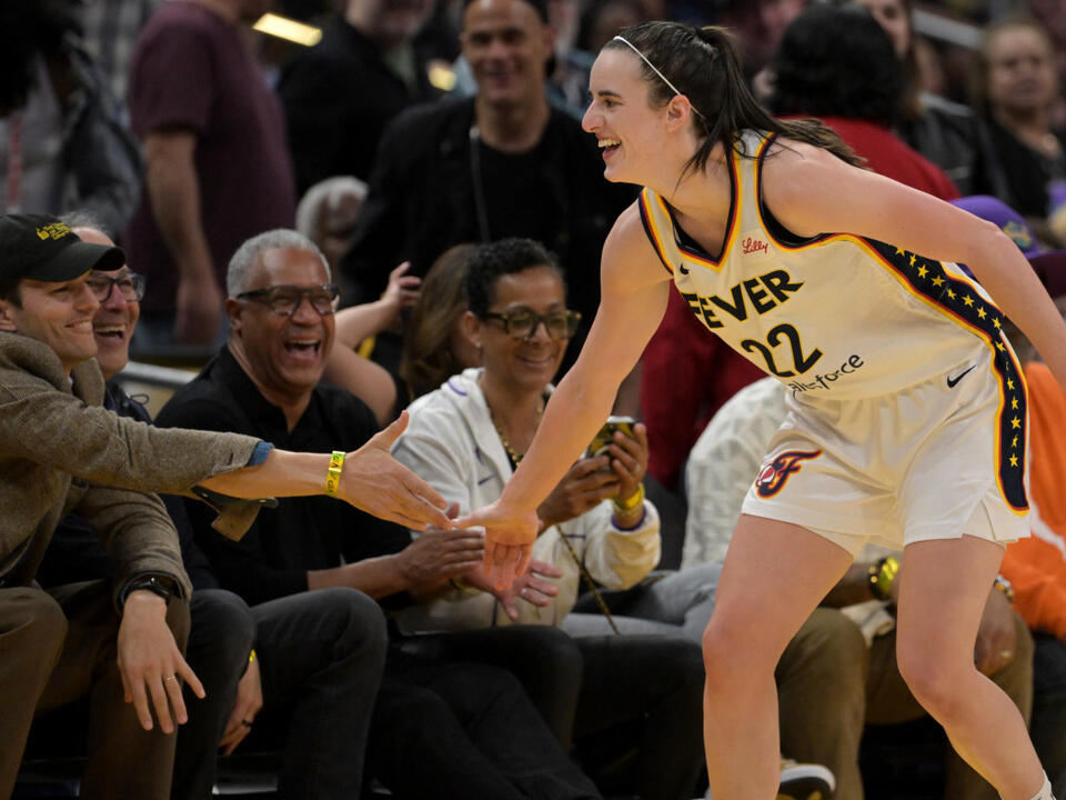 Caitlin Clark Narrative Has Prominent Sports Columnist in Disbelief