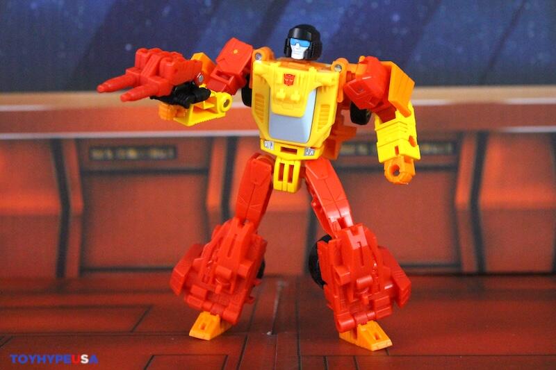 Hasbro Transformers Age of the Primes Deluxe Class Targetmaster ...