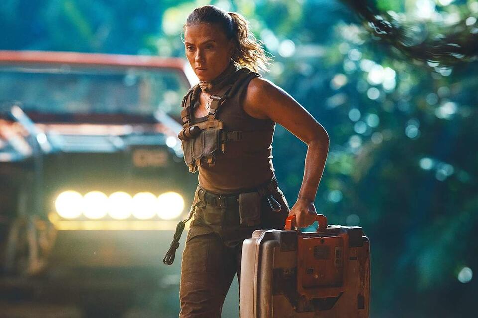 This actor just dethroned Scarlett Johansson as the highest-grossing ...