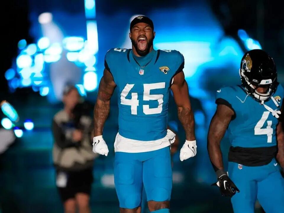 Report: Panthers signing edge rusher K’Lavon Chaisson