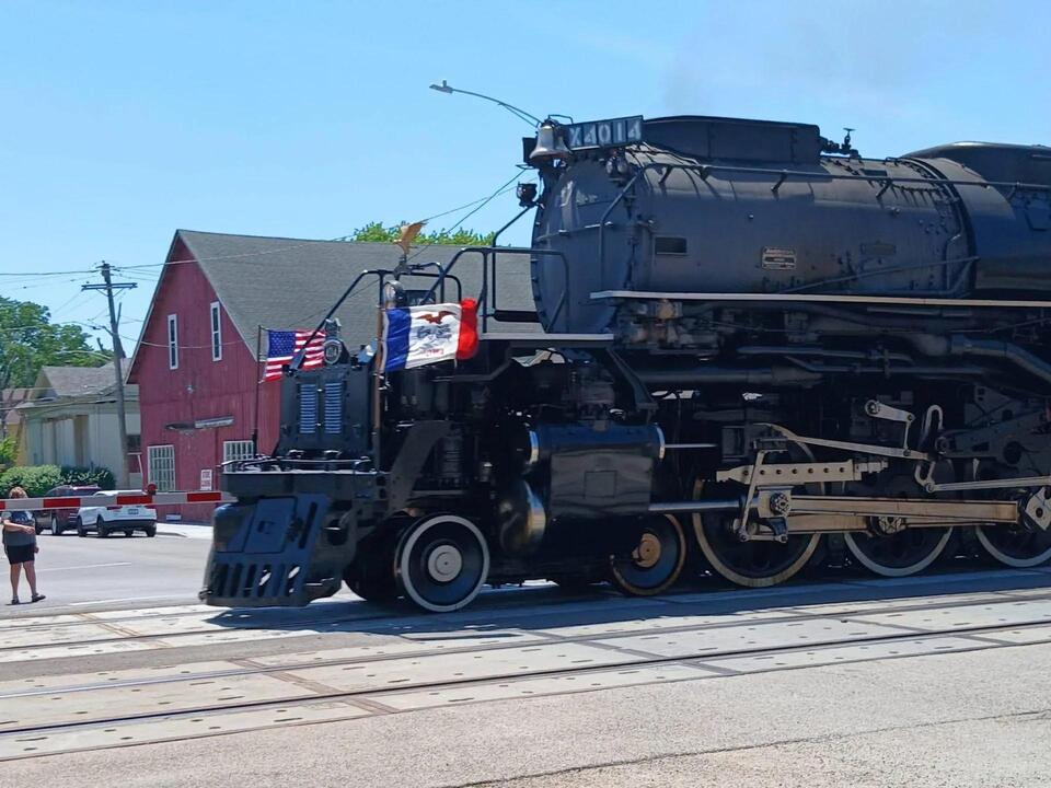 Union Pacific’s Big Boy 4014 Barrels Through Whiteside County - NewsBreak
