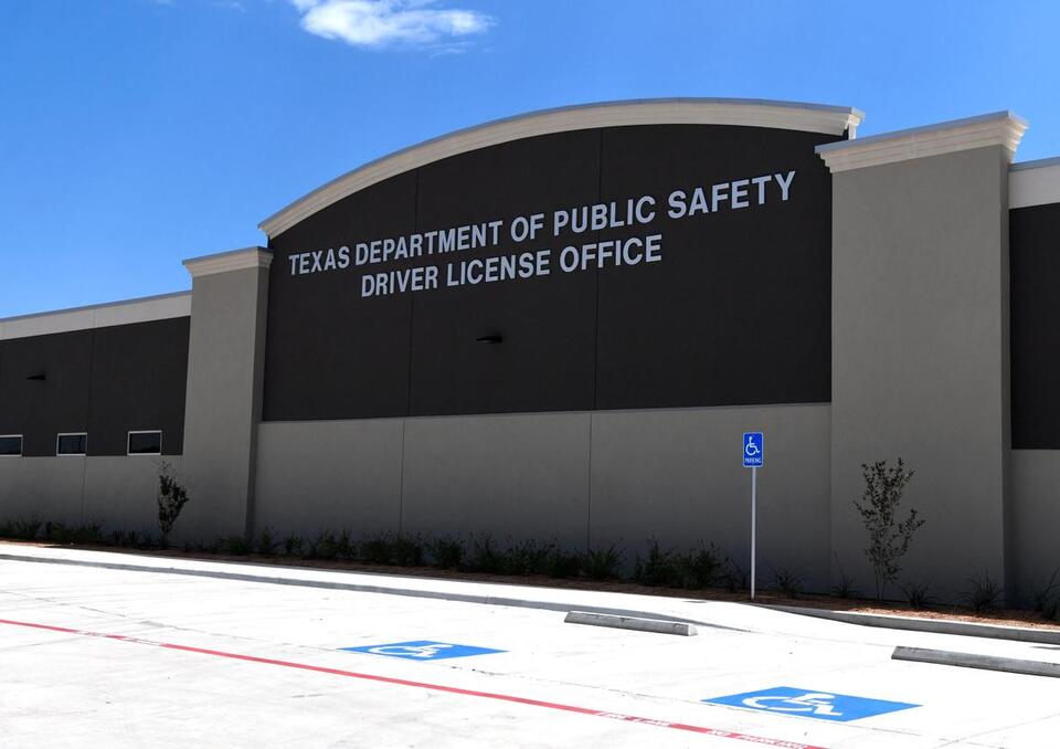 Outage prompts Texas DPS to close driver license offices early Monday ...
