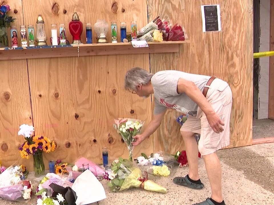Memorial grows for victims of alleged DWI crash at Deer Park nail salon