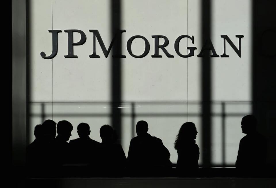 NY Post Totally Debunks Viral Daily Mail Story About JP Morgan Exec ...