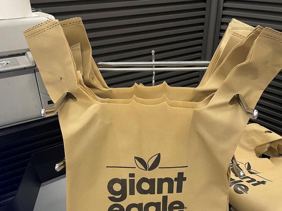 Giant Eagle debuts new grocery bags next week at Cleveland-area stores