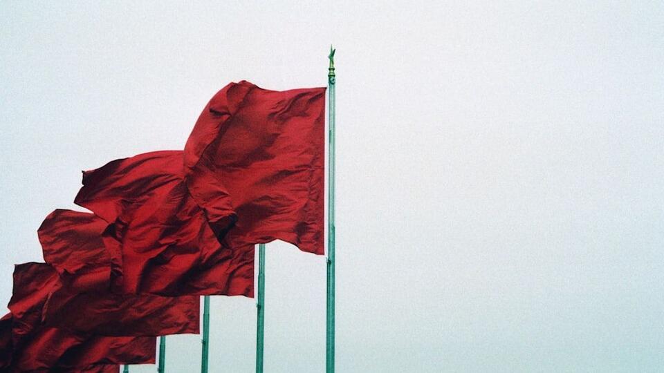 Unmasking the Manipulators: 7 Red Flags of Deceptive Personalities ...