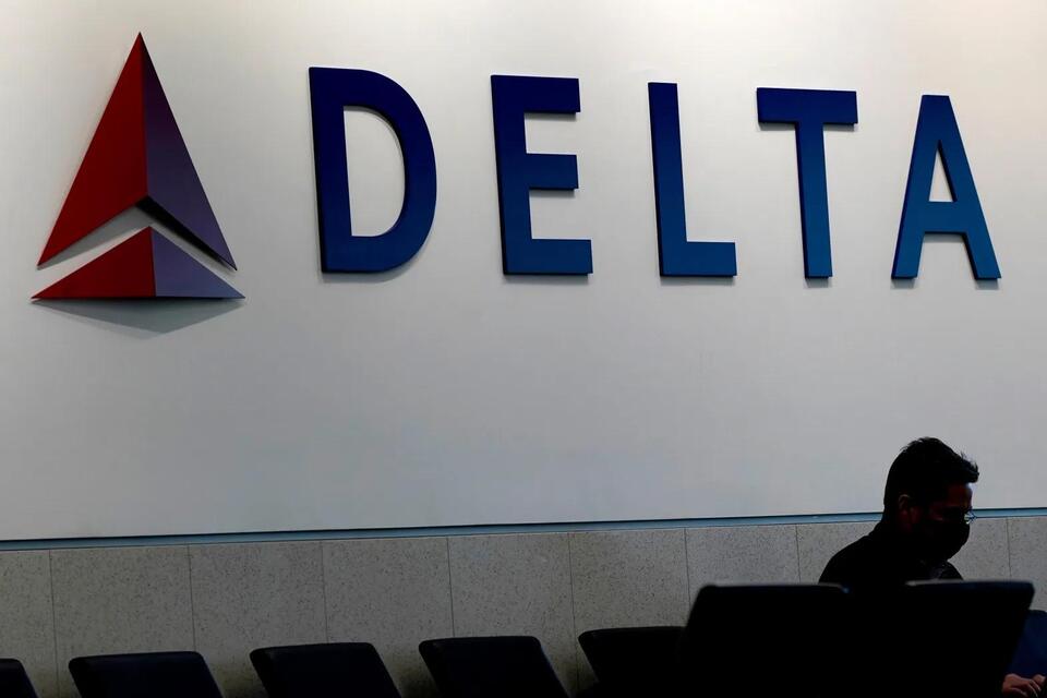 Ticker: Delta jets collide at LaGuardia; Mortgage rates bump up - NewsBreak