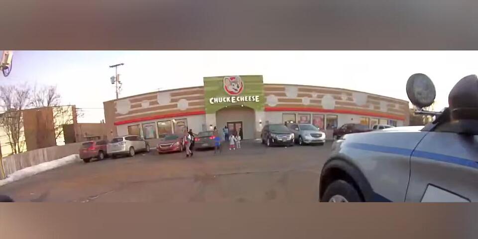 Fight at Chuck E. Cheese during child’s birthday leaves man in medical ...