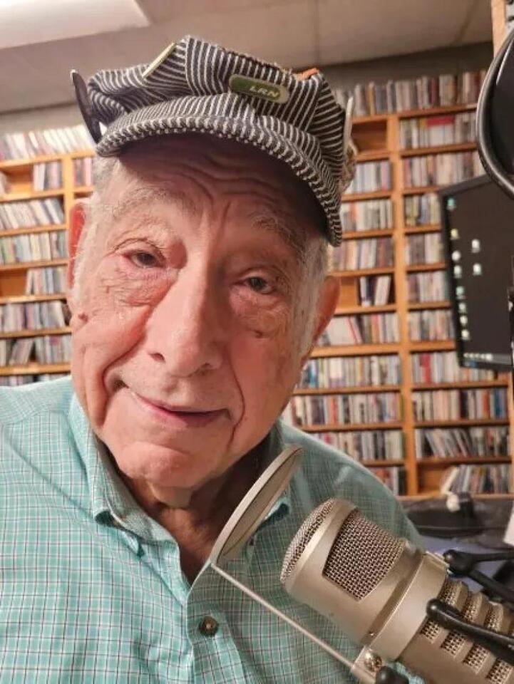 Ted Grossman, longtime WLRN radio host of 'The Night Train', dies of ...