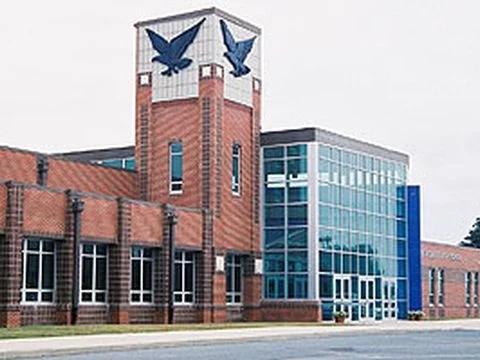 Community comes together to send off Stephen Decatur Seahawks ahead of ...