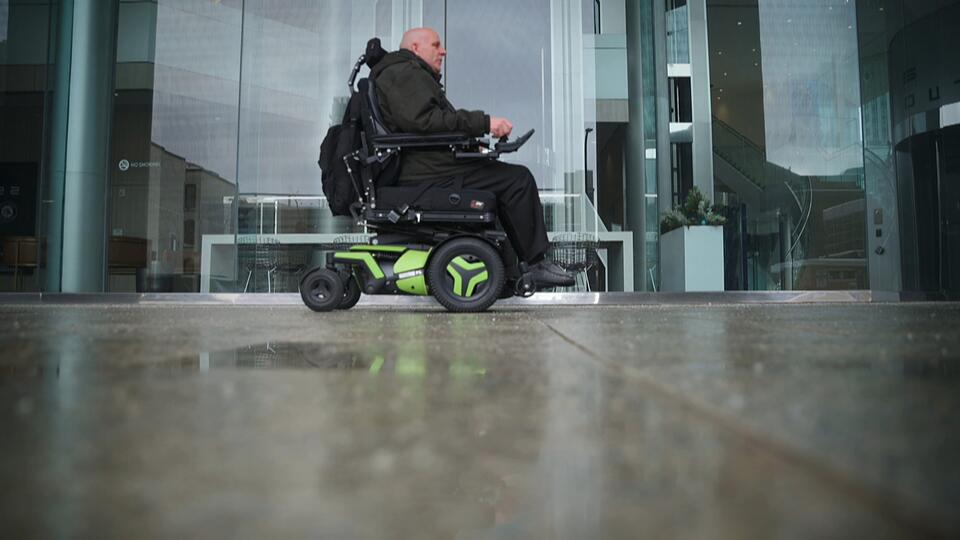 KARE 11 Investigates: Patients paralyzed after spinal implant for pain ...