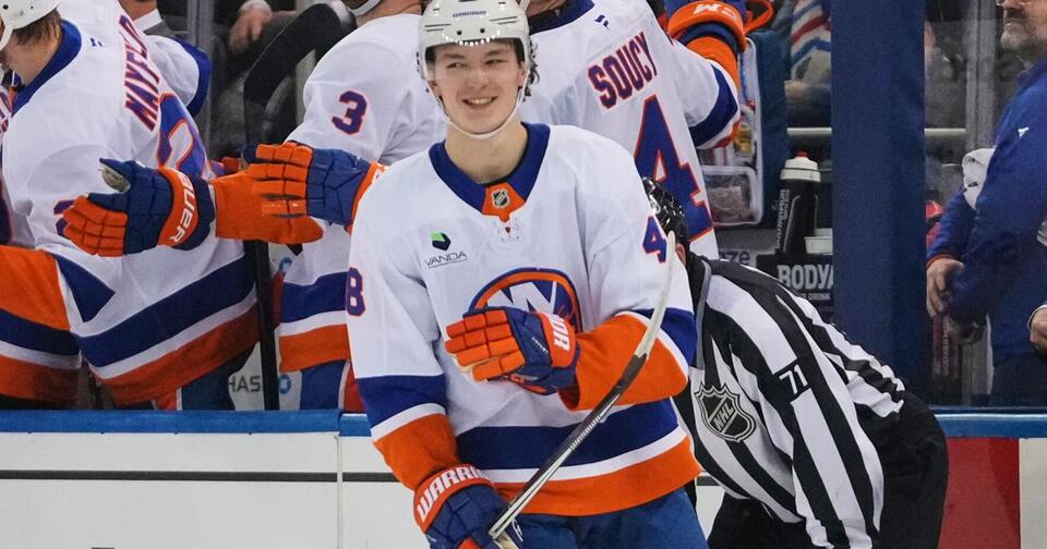 Islanders' Matthew Schaefer passes Bobby Orr for the 2nd-most goals by ...