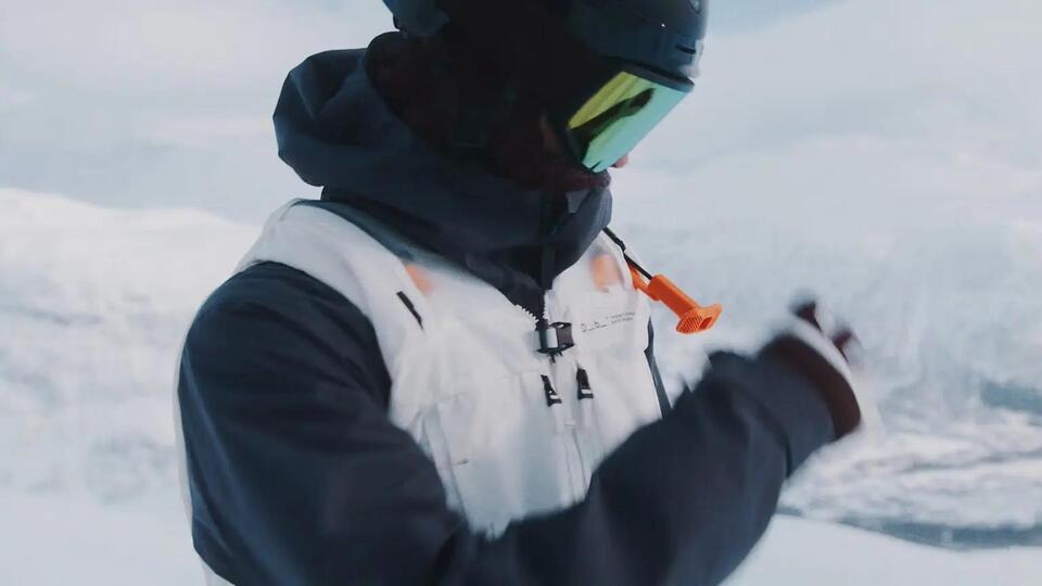 Safeback SBX Tested: How This Avalanche Safety Device Keeps Skiers ...