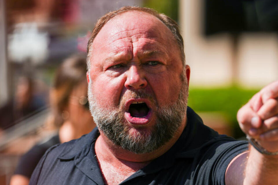 A Far Right Conspiracy Theorist Is Being Dragged For Posting A Really ...