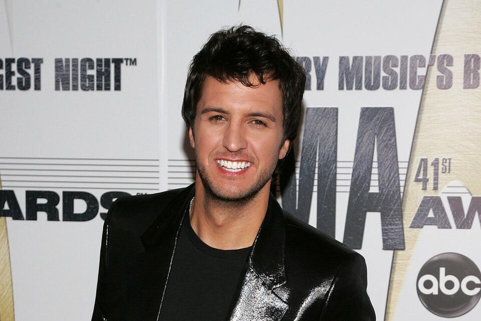 16 Years Ago Today: Luke Bryan Teams With Beloved Country Group for ...