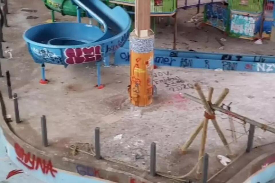 Take a Look At The Sad Difference at Coco Keys in Rockford Then Versus ...