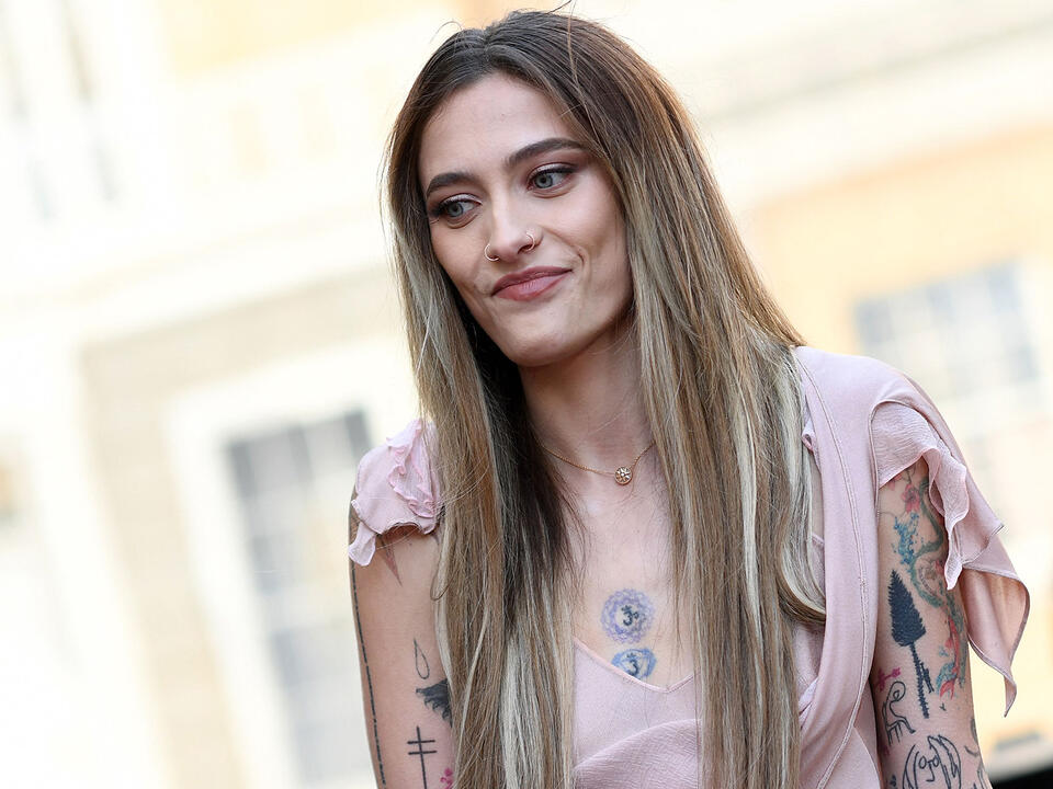Michael Jackson’s Daughter Paris Jackson Engaged to Bandmate Justin Long