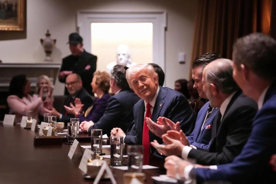 AI Video of Trump Kissing Elon Musk’s Feet Is My Kind Of Petty - NewsBreak